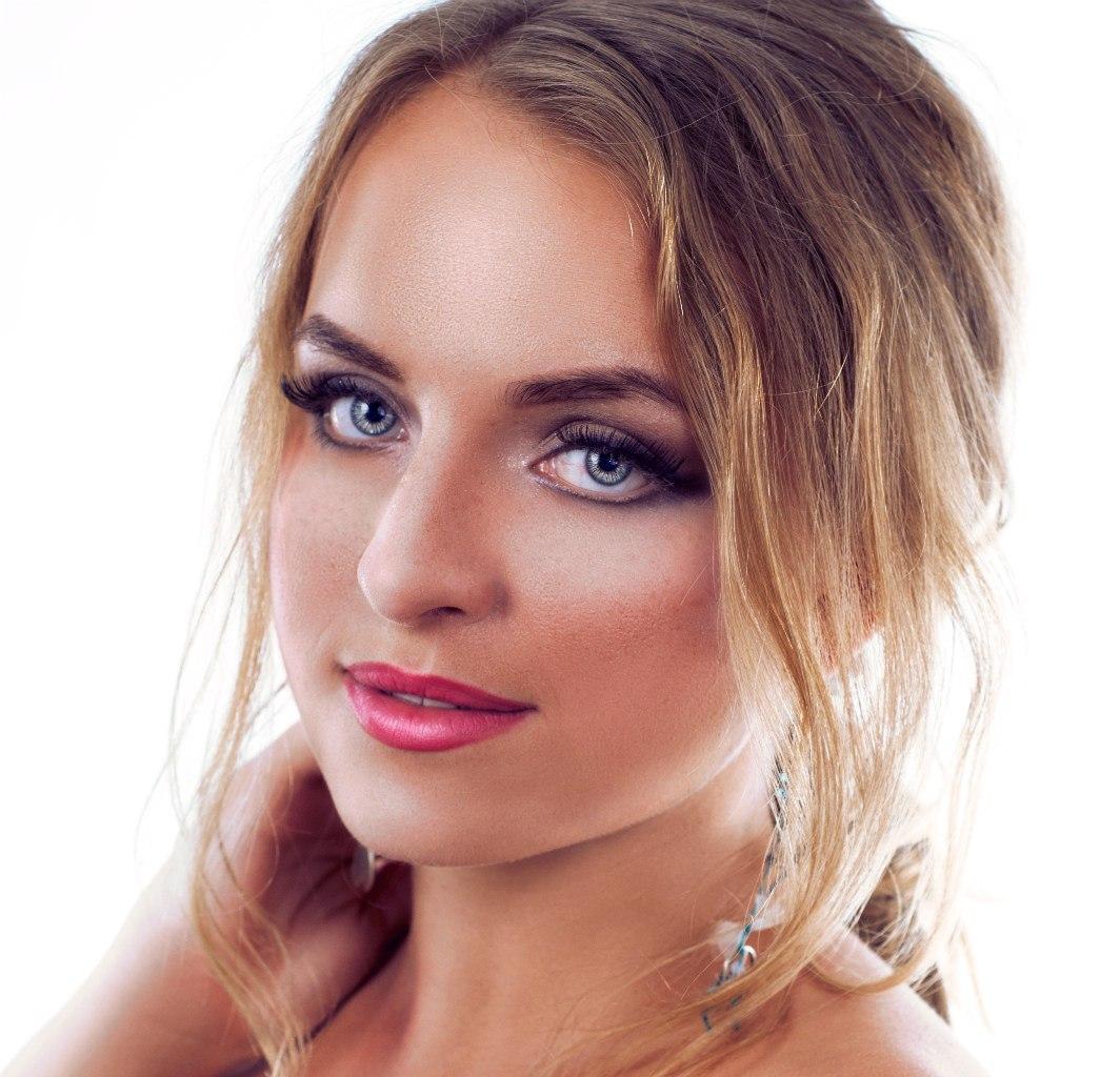 Photo Oxana Edited By Riudzi T Phowd